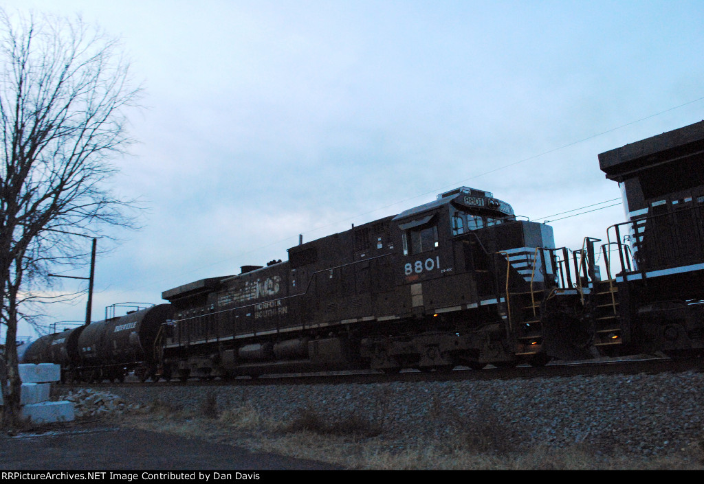 NS C40-9 8801 trails on 14G